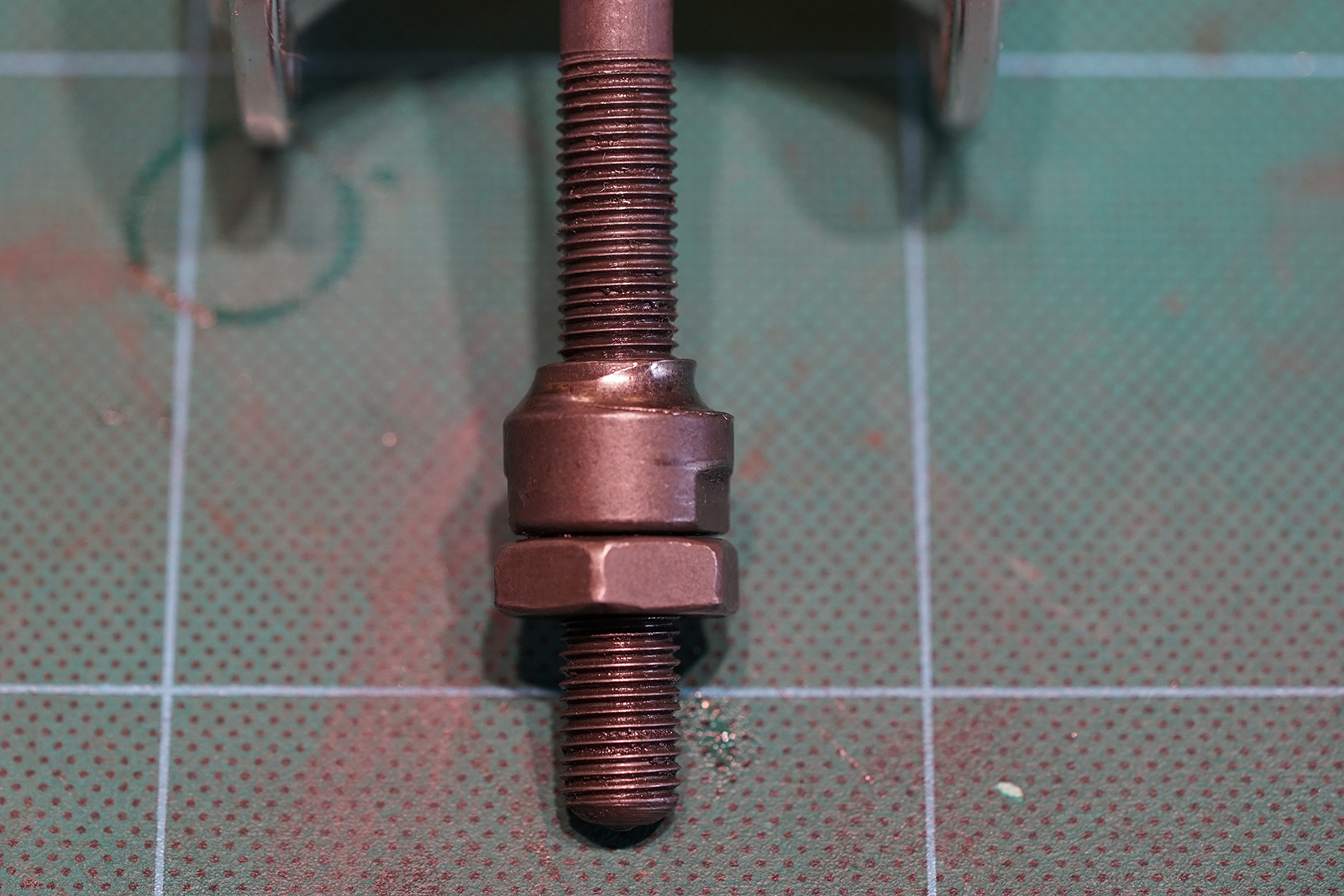 Deformed front hub axle nut – Petrelli on wheels