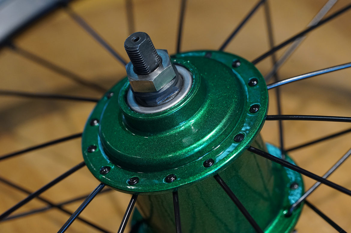 Color coating the hubs to match your Brompton – Petrelli on wheels